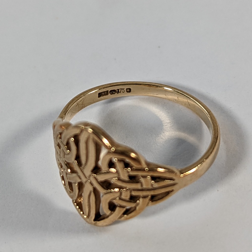 Pre-owned 9ct Yellow Gold Oval Shaped Celtic Style Ring Size M1/2 ...